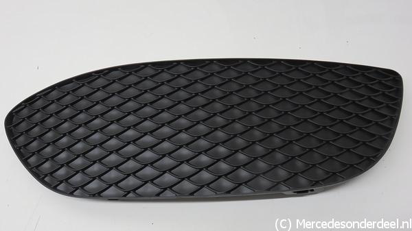 A2058850823 2058850823 W205 S205 Afdekking voorbumper rechts onder ...