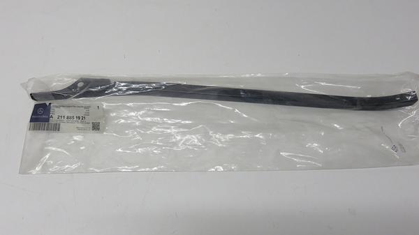 A2118851921 2118851921 W211 Sedan Bevestigingsrail lijst achterbumper ...