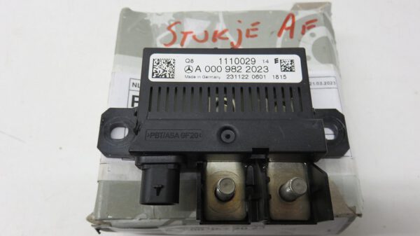 A0009822023 0009822023 Relais Accu W117 W156 W166 W167 R172 W176 W204 ...