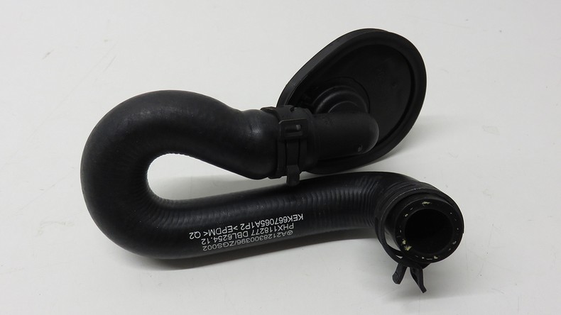 A2128300396 2128300396 W212 W218 Koelvloeistof slang warmtewisselaar ...