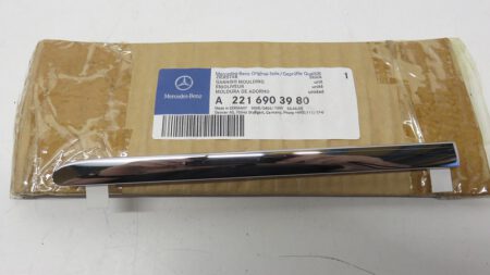 A2216903980 2216903980 W216 W221 Sierlijst spatbord spatscherm links ...